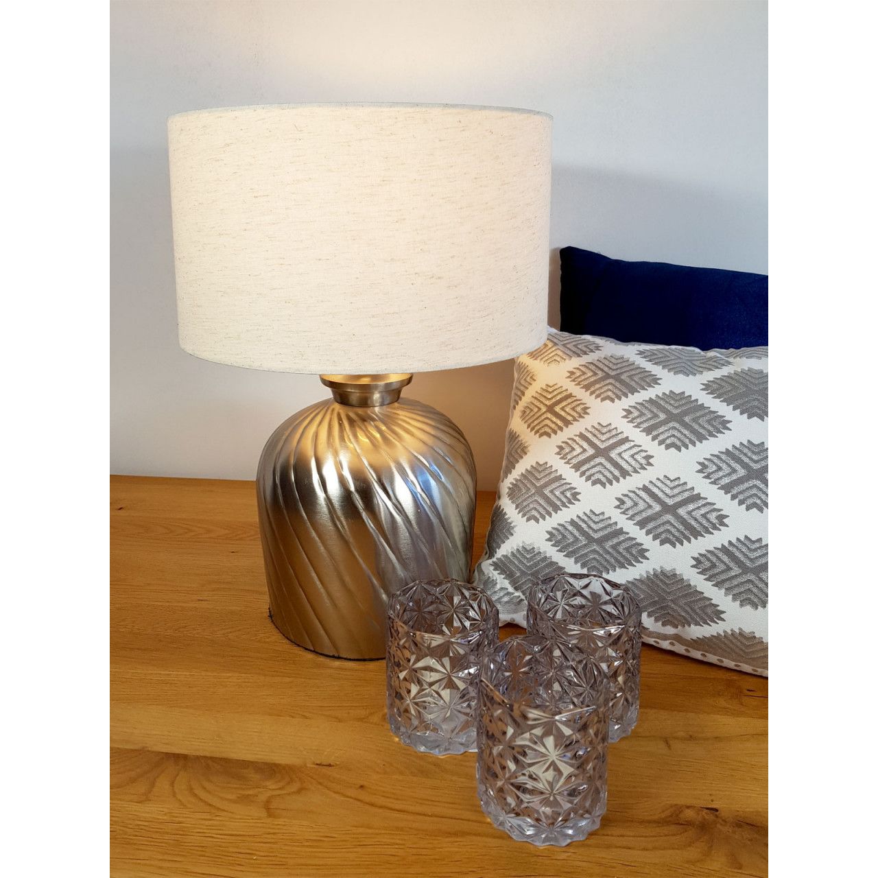 Table Lamp in Hammered Metal, Silver-Colored Finish, Round Metal Base ...