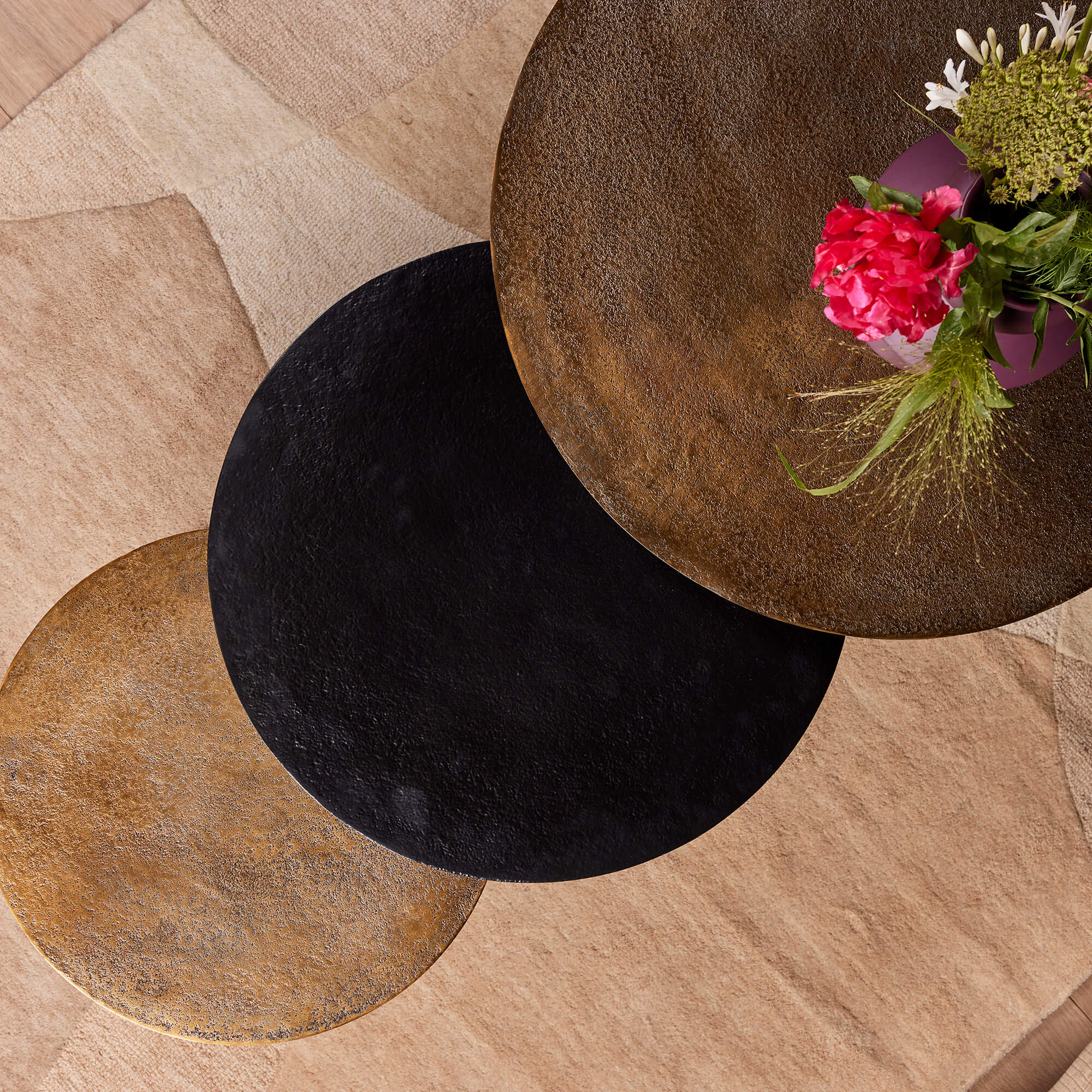 Couchtisch – Aluminium mit Gold- & Schwarzfinish, Runde Tischplatten ...